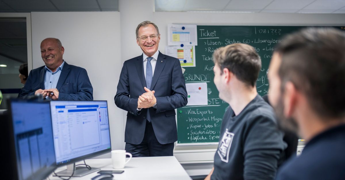 Besuch von Landeshauptmann Mag. Thomas Stelzer bei CGM in Steyr ...